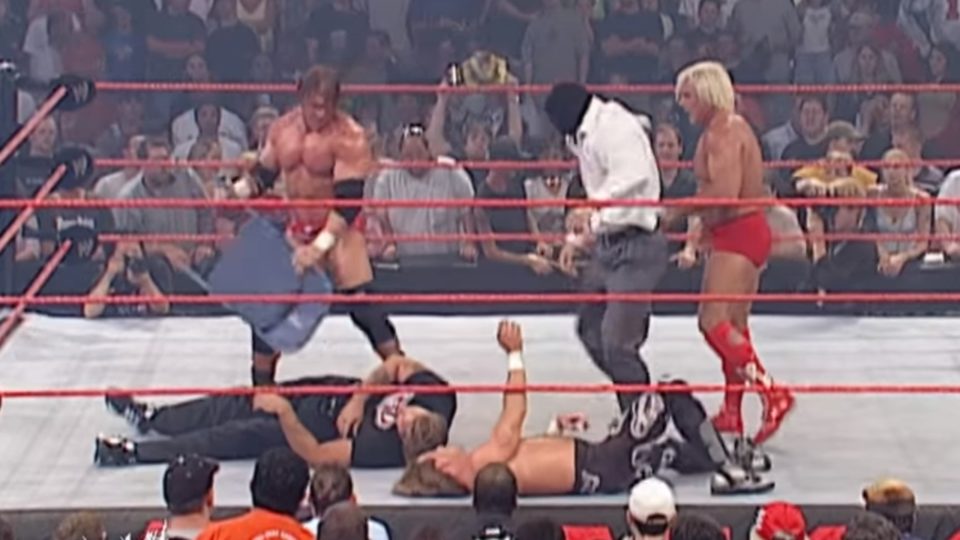 Mike Reviews Shows Considered To Be Stinkers - WWE Raw #522 (Triple H ...