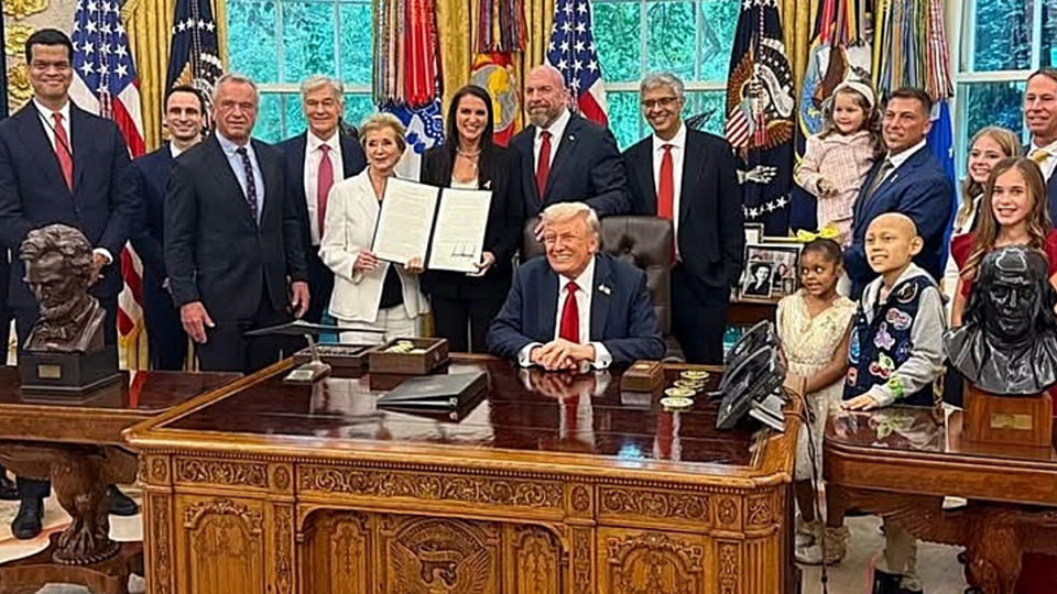 Triple H & Stephanie McMahon Meet With President Donald Trump At The ...